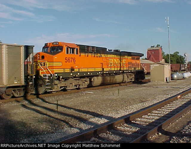 BNSF 5676 - DPU